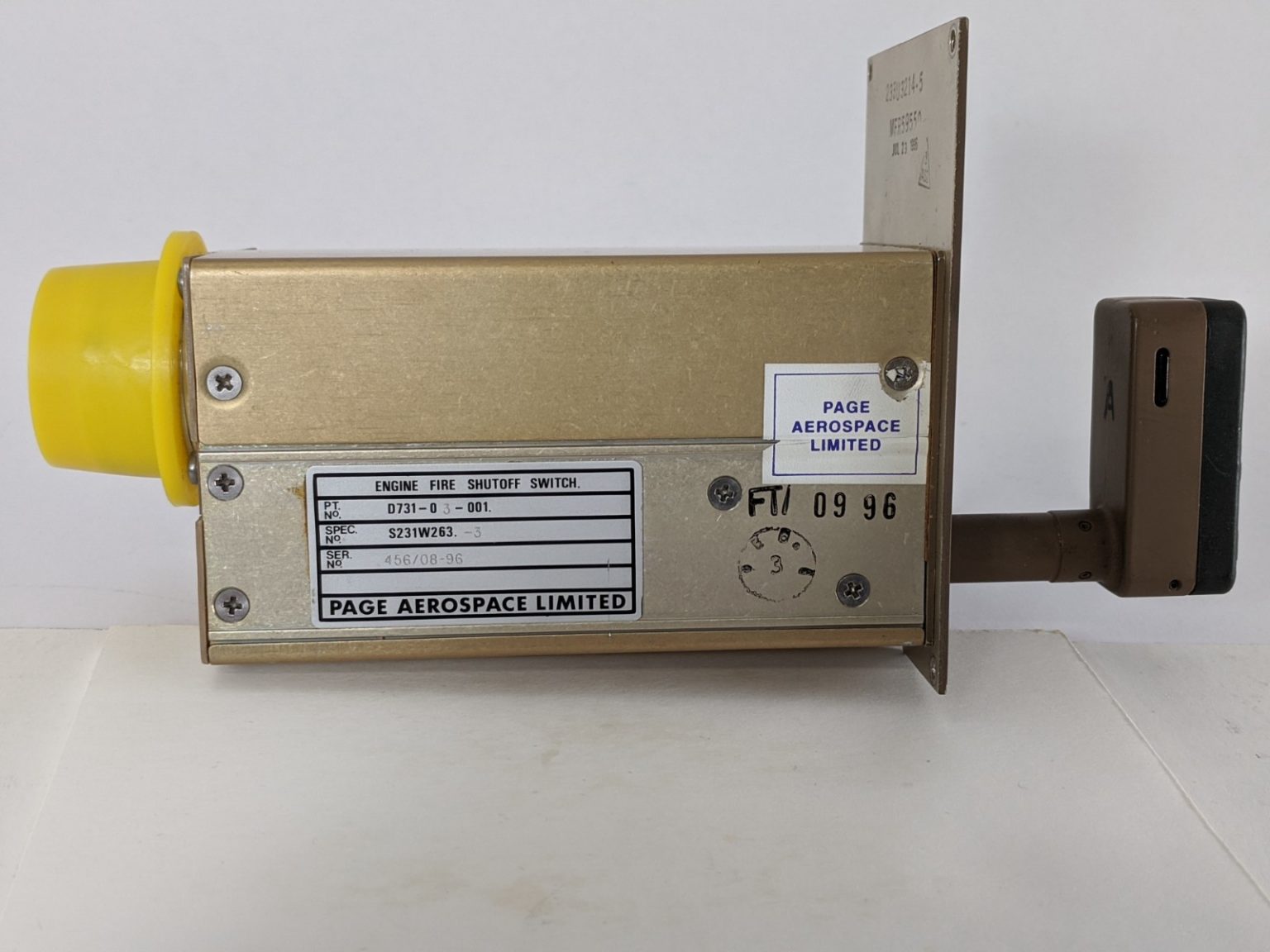 APU Engine Fire Shutoff Switch PN D731-03-001 – Flight Simulator Components